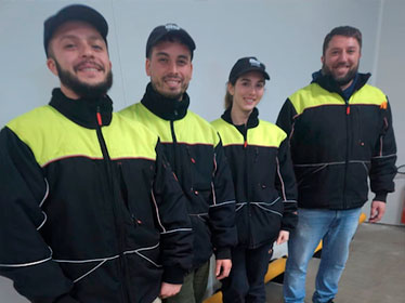 Junto al equipo de inspectores de calidad de fruta en destino. De ...